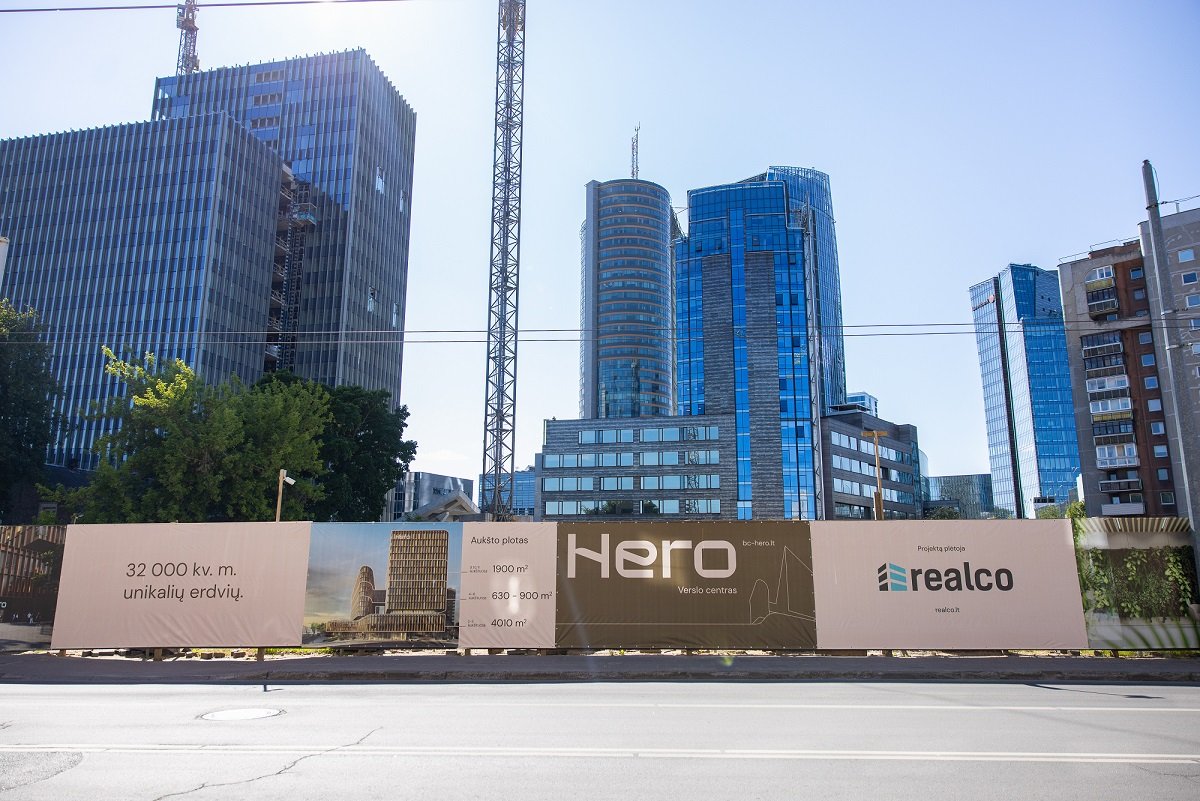 „Realco“ pasirašė sutartį su „Veikmės statyba“ dėl verslo centro „Hero ...